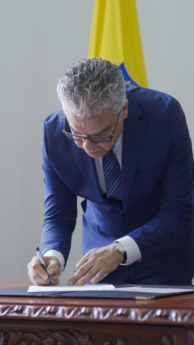 El Catedrático Ricardo Guillermo Rivadeneira Velásquez es el nuevo ...